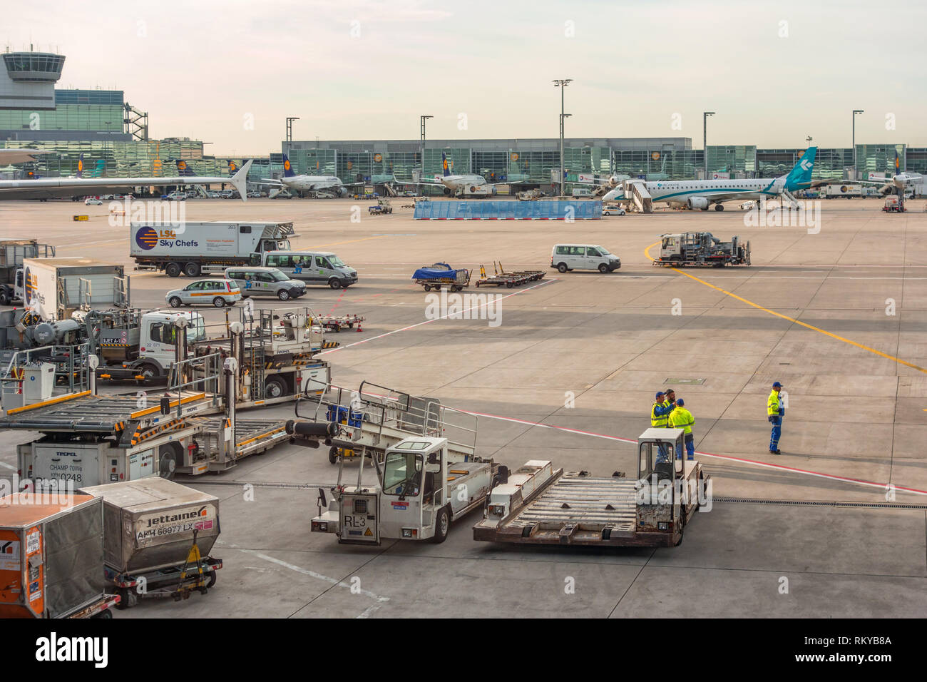 Airport ground vehicles hi-res stock photography and images - Alamy