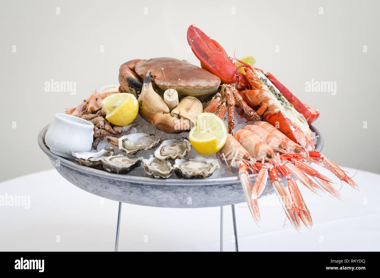 Fruit de mer platter hi-res stock photography and images - Alamy