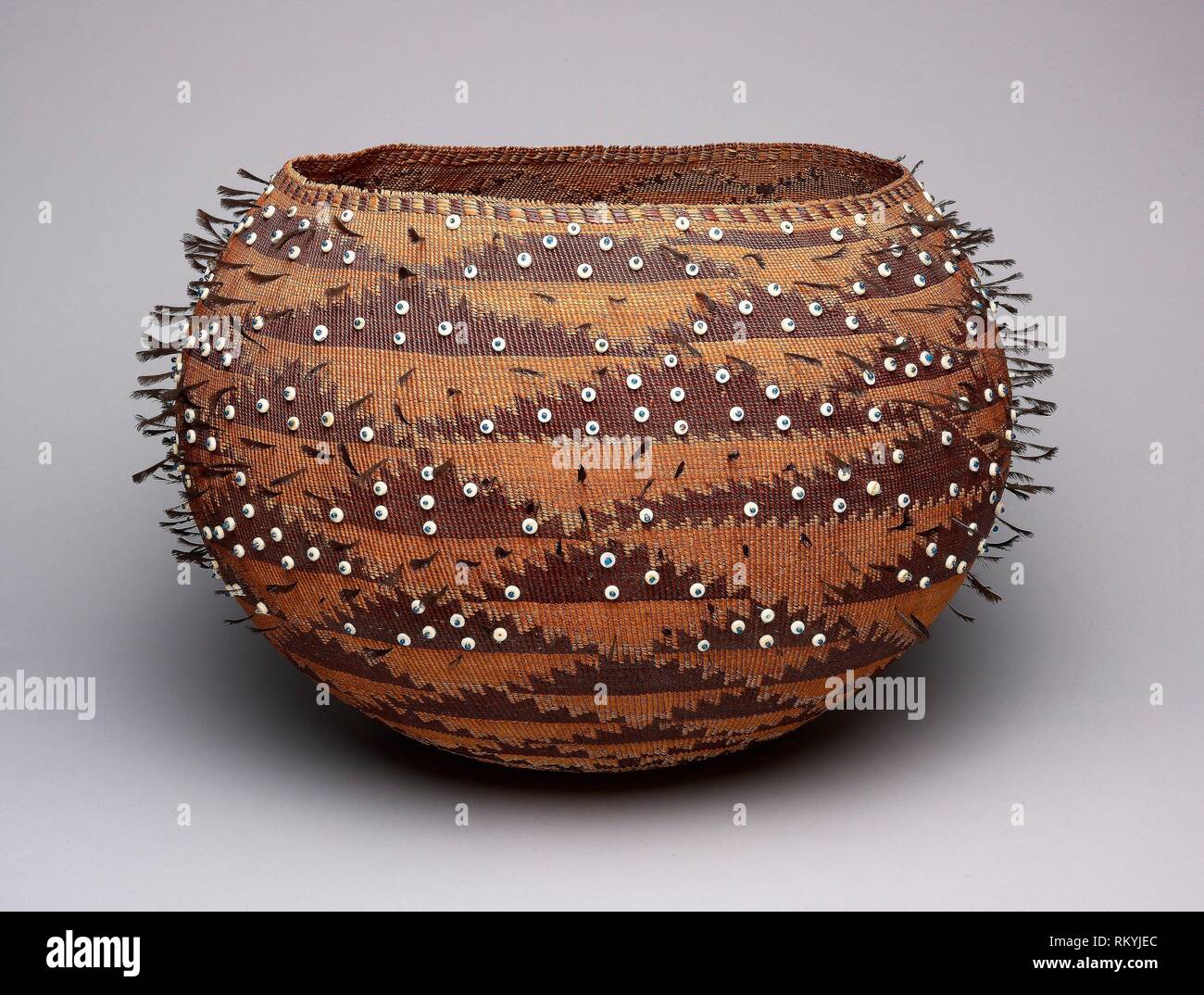 Pomo basket hi-res stock photography and images - Alamy