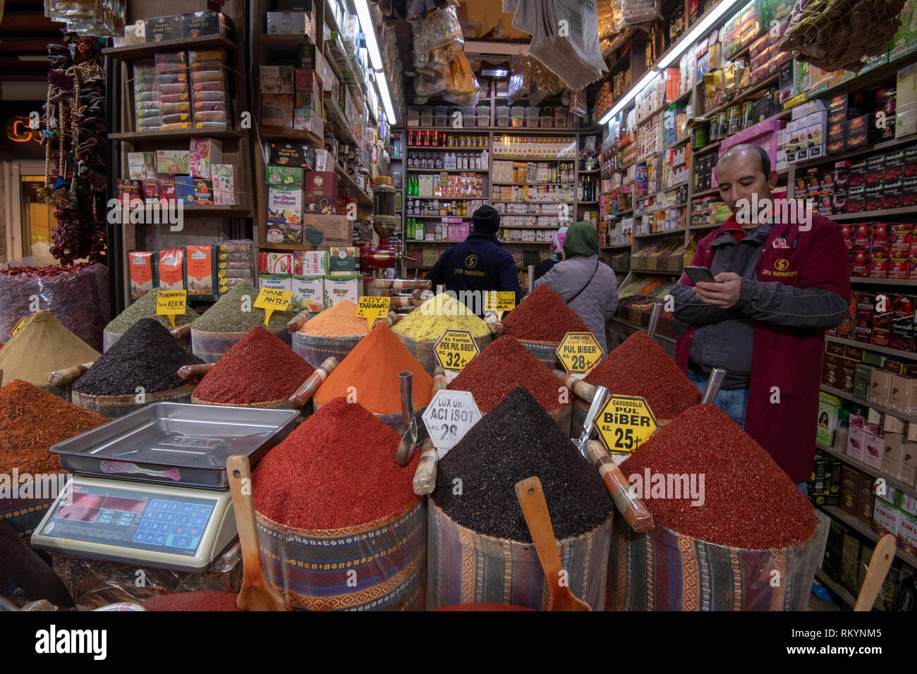 Large pots of colourful spices for sale in the Grand Bazaar in Istanbul ...