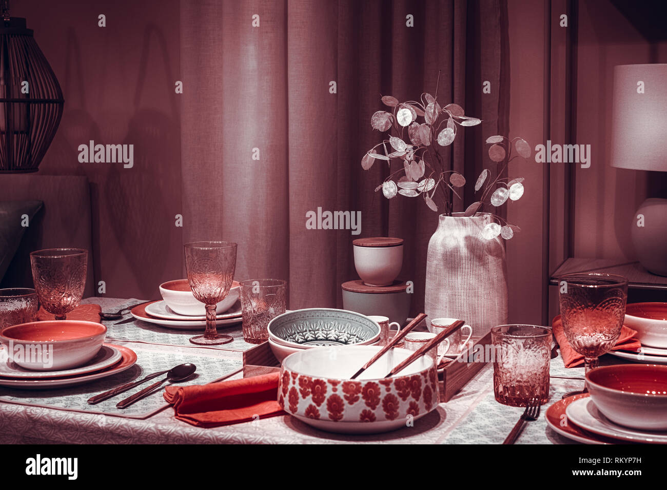 Beautiful red table setting at a family meeting Stock Photo - Alamy