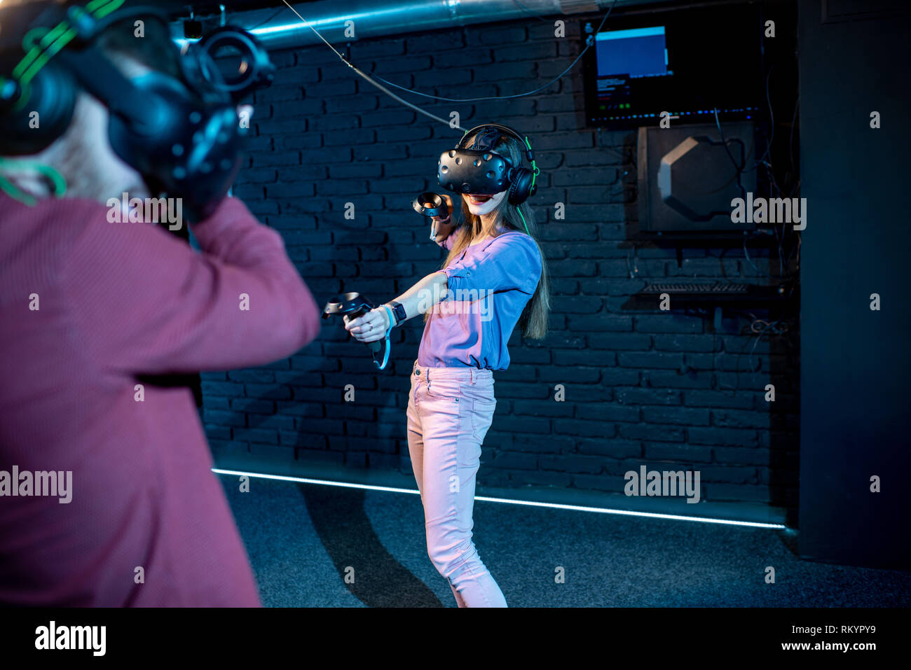 Virtual fight hi-res stock photography and images - Alamy