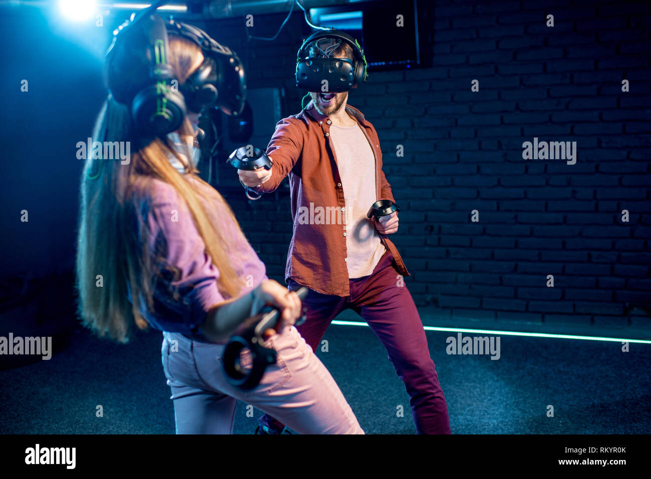 Virtual fight hi-res stock photography and images - Alamy