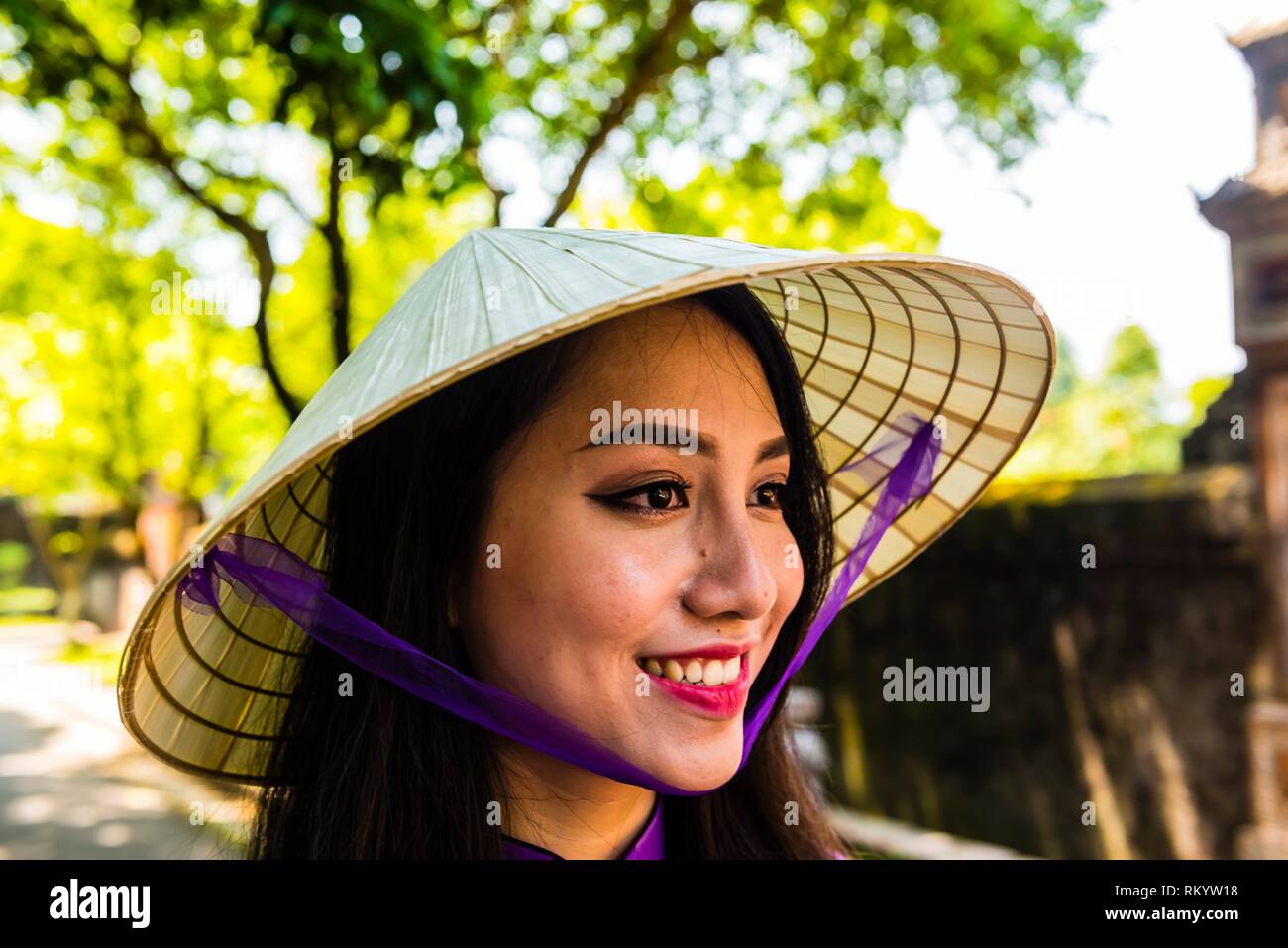 Vietnam hue traditional dress High Resolution Stock Photography and ...