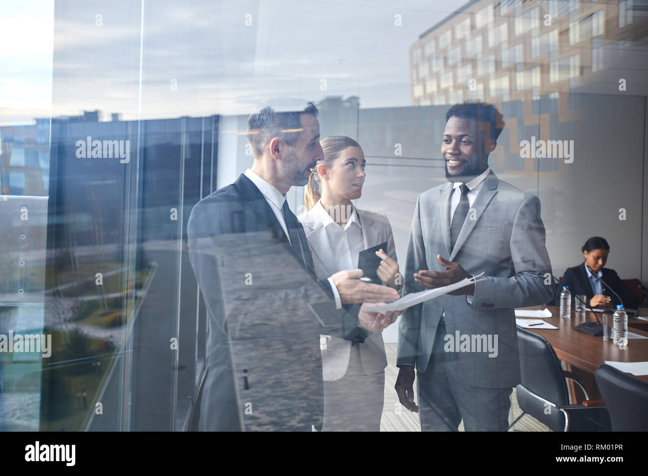 Consulting summit hi-res stock photography and images - Alamy