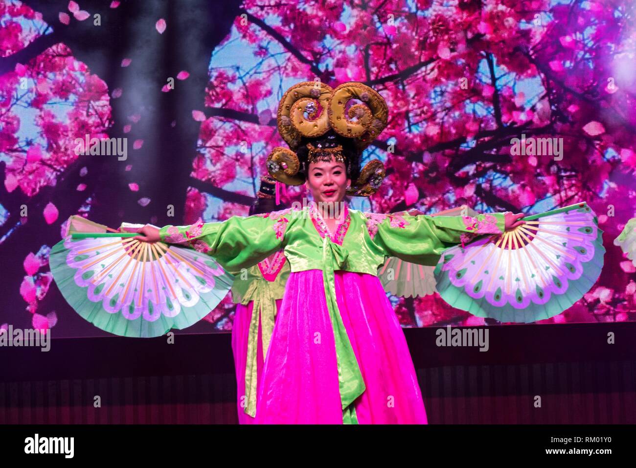 Female south korean fan hi-res stock photography and images - Alamy