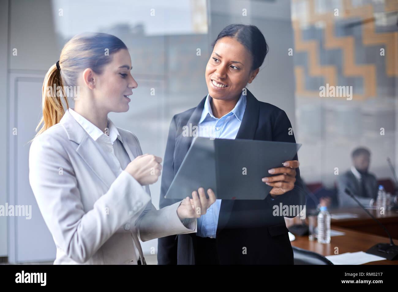 Conference confident hi-res stock photography and images - Alamy