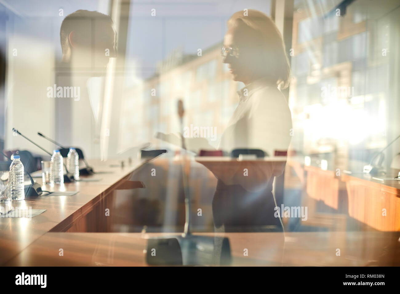 Speakers and conference hall Stock Photo - Alamy