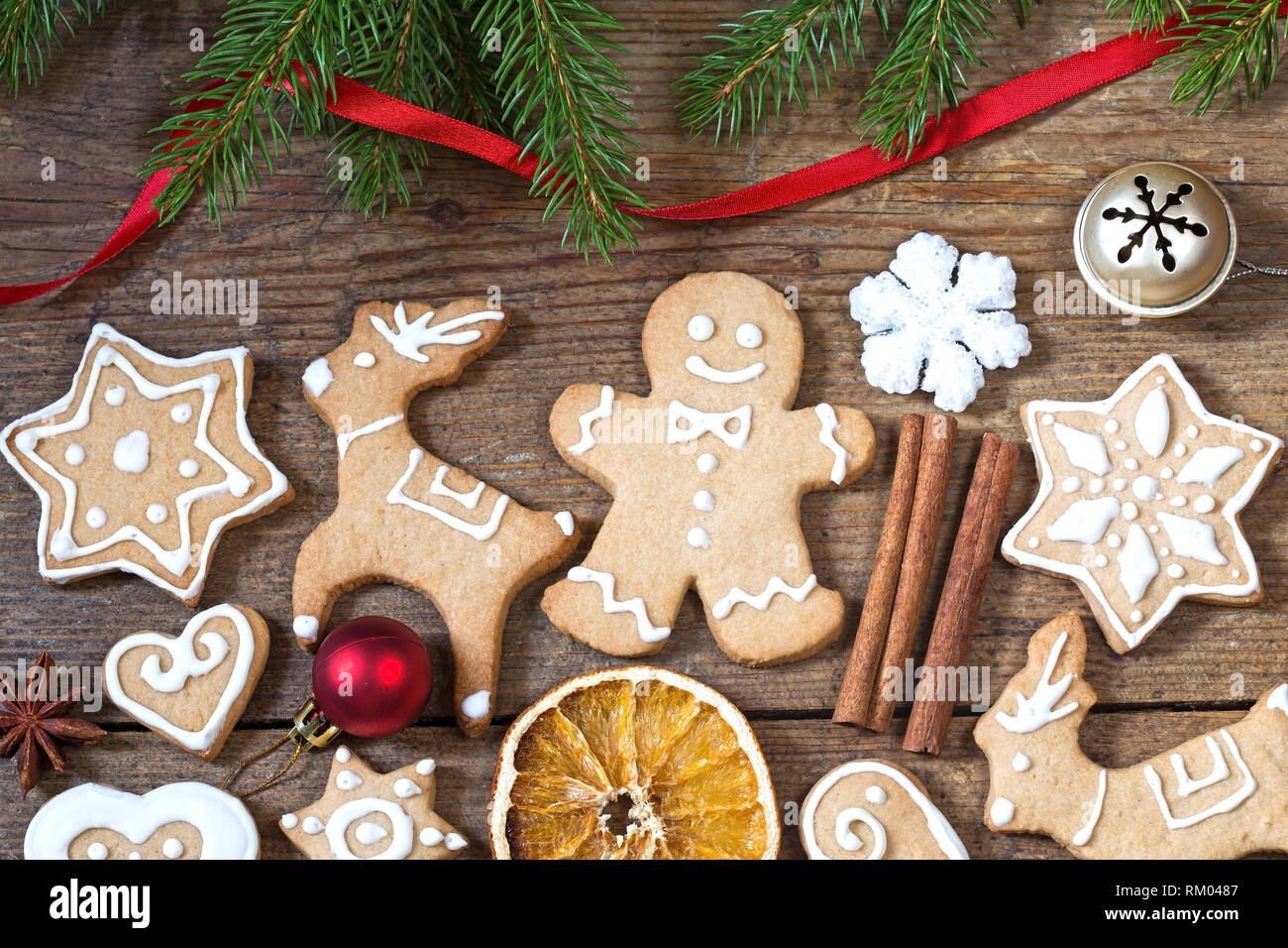 Christmas background with the gingerbread cookies Stock Photo - Alamy