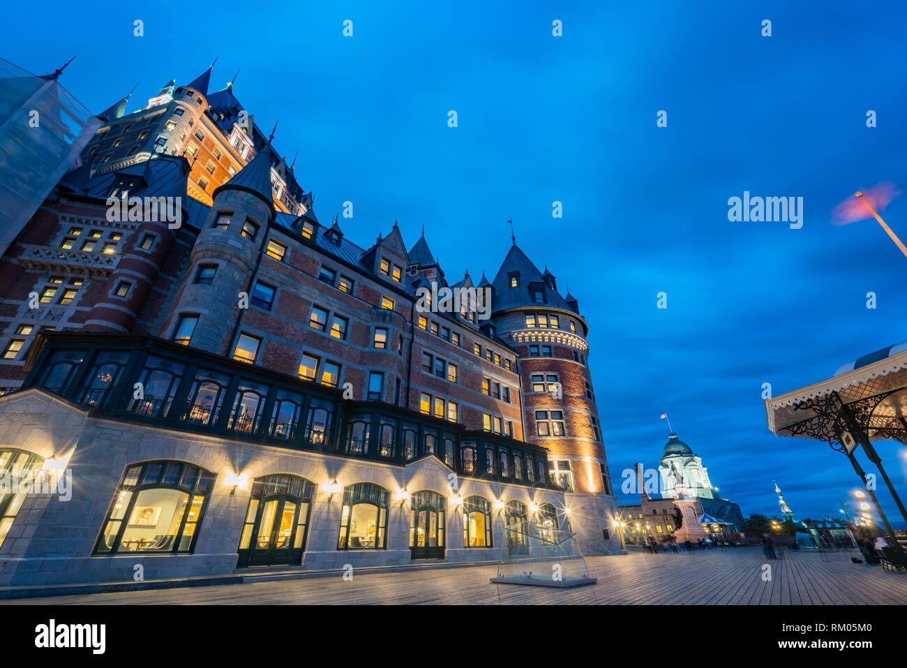 Night view of the famous Fairmont Le Château Frontenac at Quebec ...