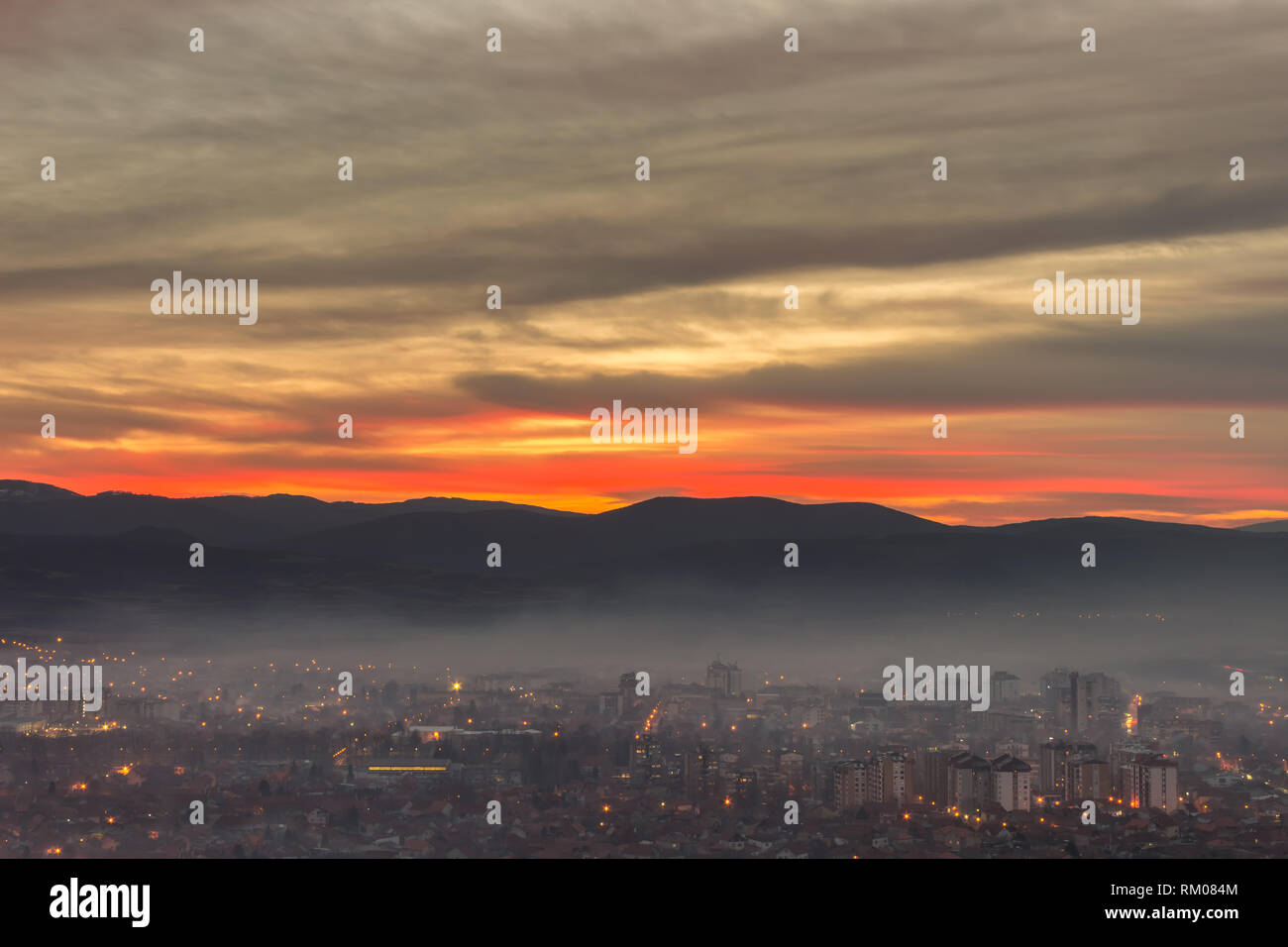 Night city burning hi-res stock photography and images - Alamy