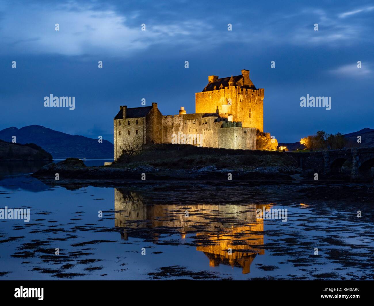 Scotland isle castle hi-res stock photography and images - Alamy