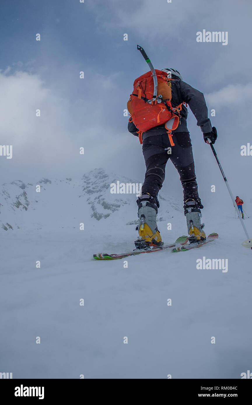 Summit yoga hi-res stock photography and images - Alamy