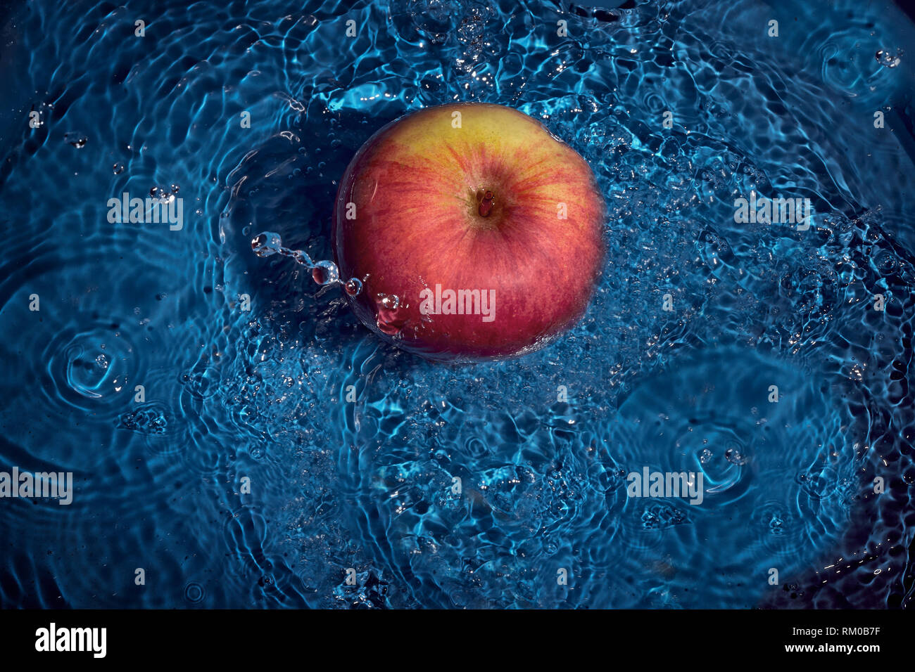 Water splash of a red apple from La Rioja, Spain Stock Photo - Alamy