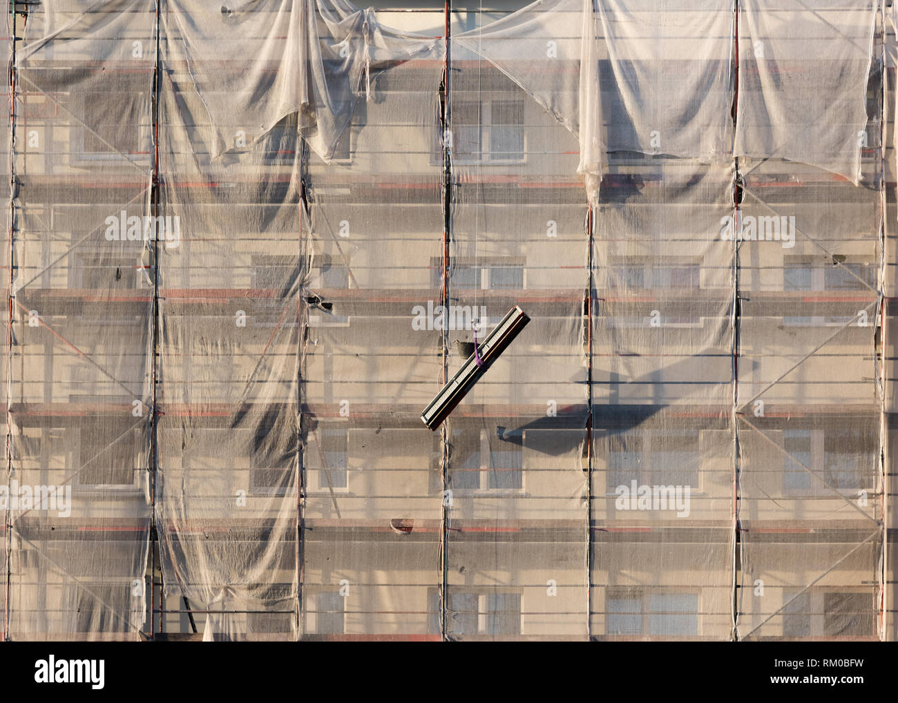 The scaffolding parts are lowered with the pulley Stock Photo - Alamy