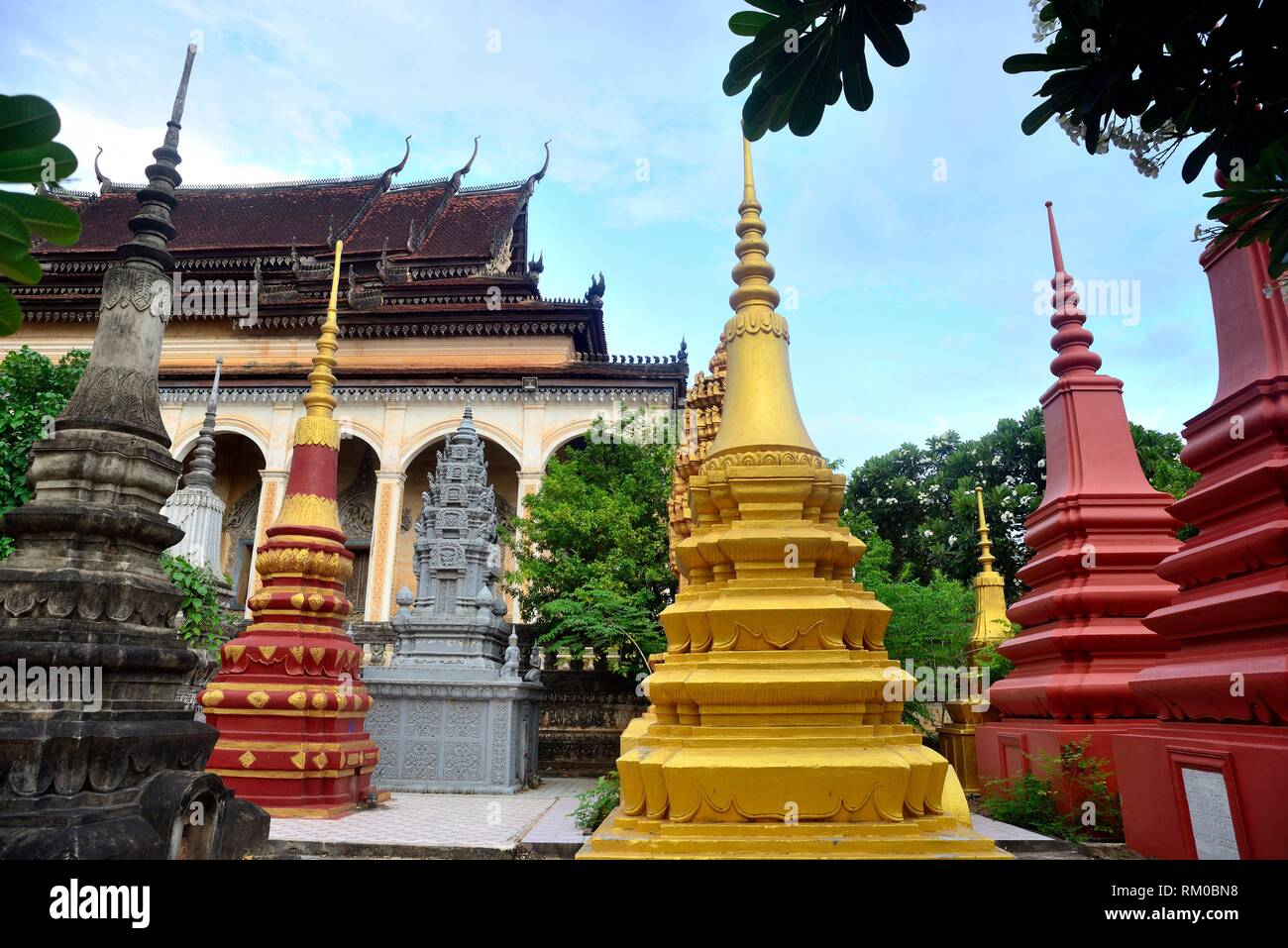 Wat bo cambodia hi-res stock photography and images - Alamy