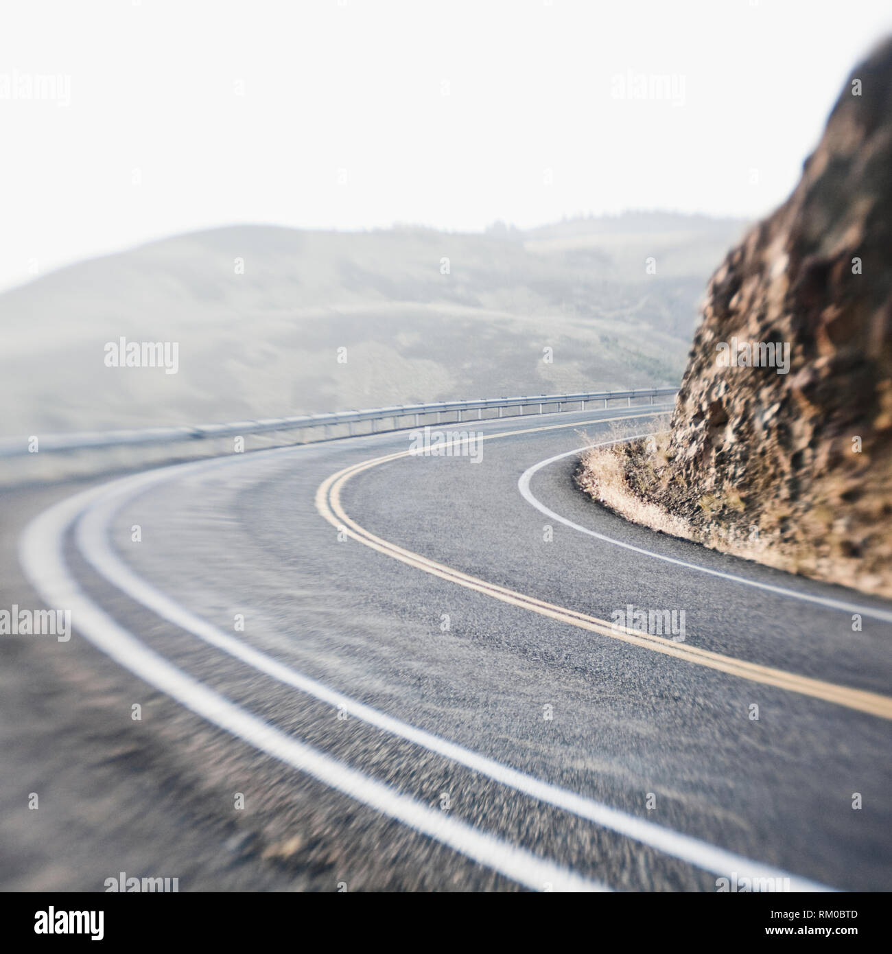 White curving line hi-res stock photography and images - Alamy