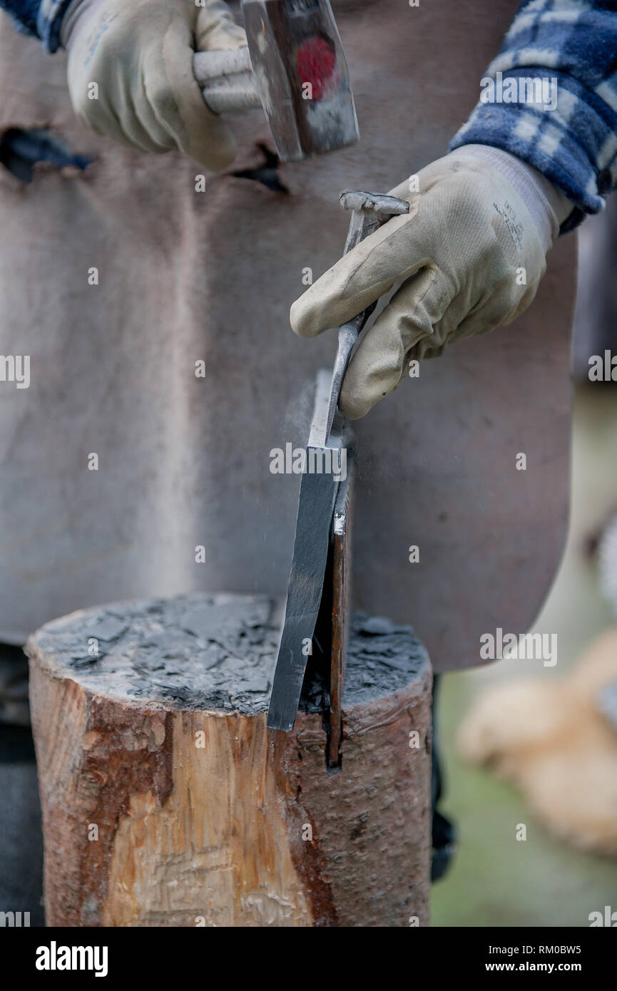 Hammer chisel sculptor stone hi-res stock photography and images - Alamy