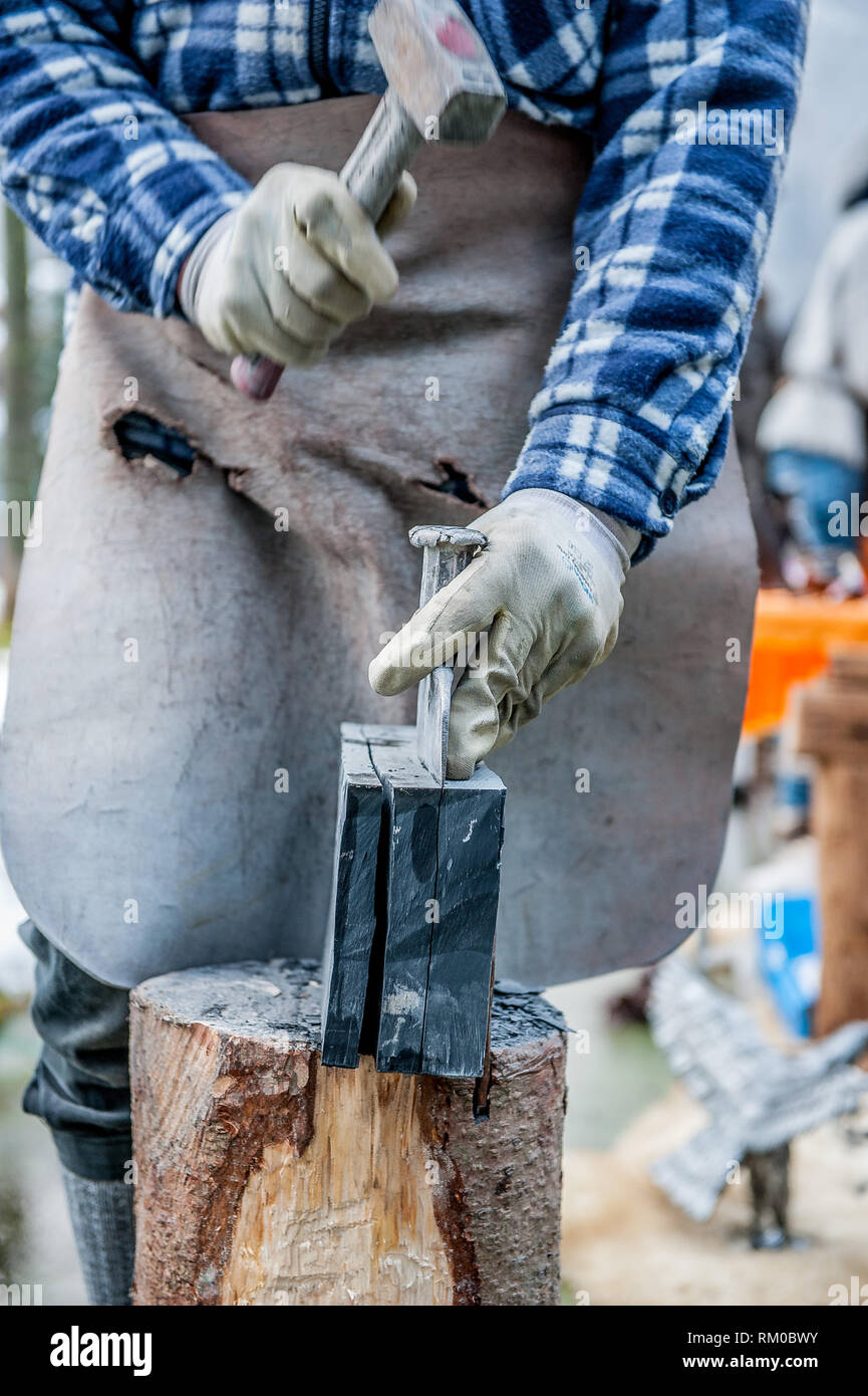 Hammer chisel sculptor stone hi-res stock photography and images - Alamy