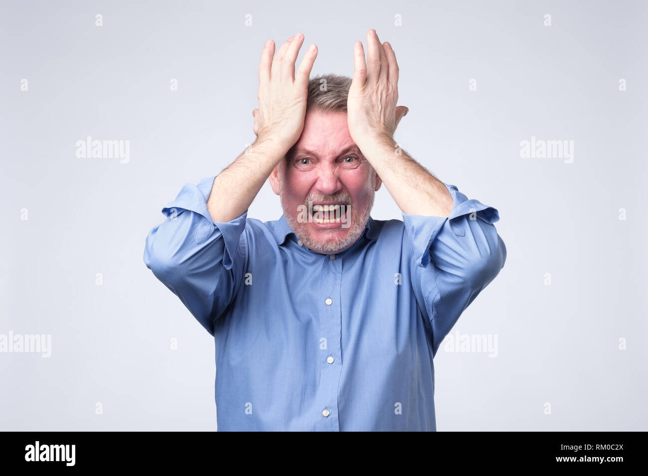 Man holding head screaming hi-res stock photography and images - Alamy
