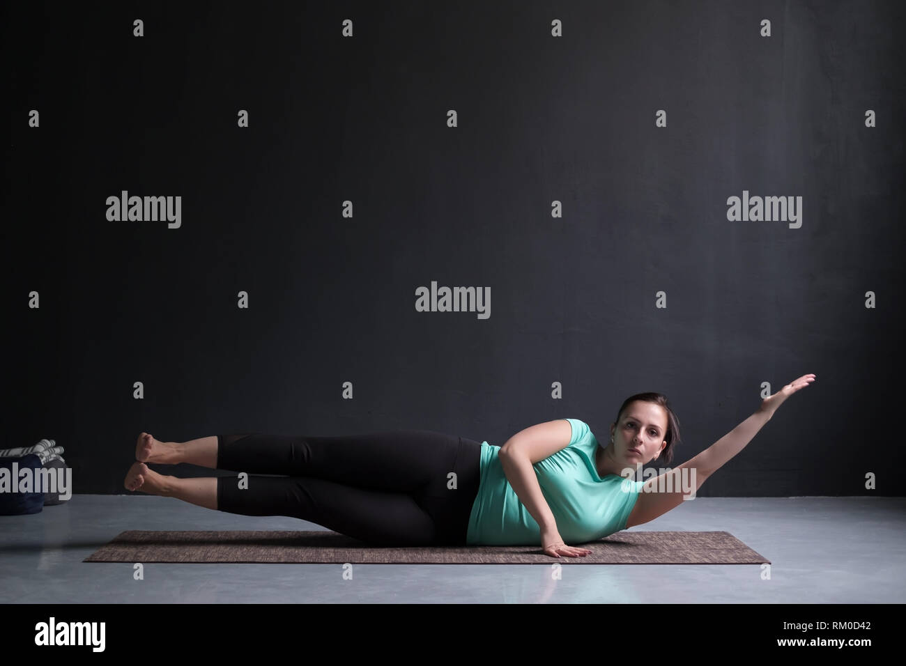 woman working out her side body doing side plank variation Stock Photo ...