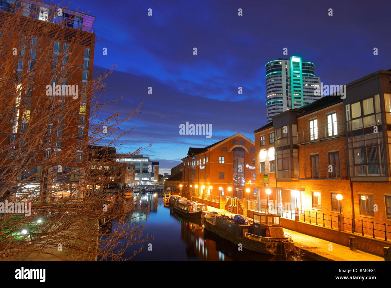 Granary wharf in leeds hi-res stock photography and images - Alamy