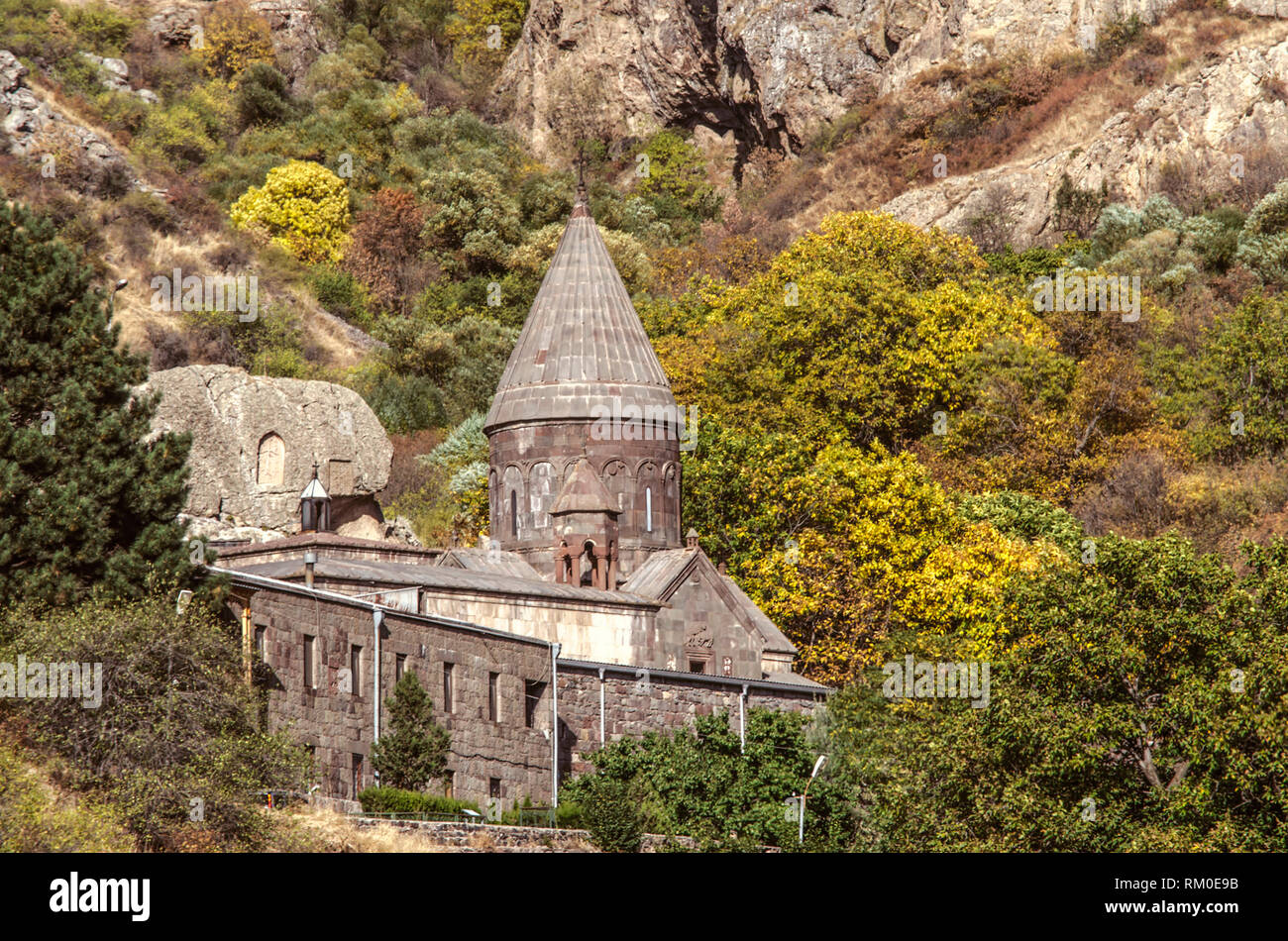 Ancient 7th century cave architecture hi-res stock photography and ...