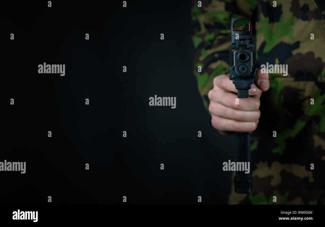 Shoot straight hi-res stock photography and images - Alamy