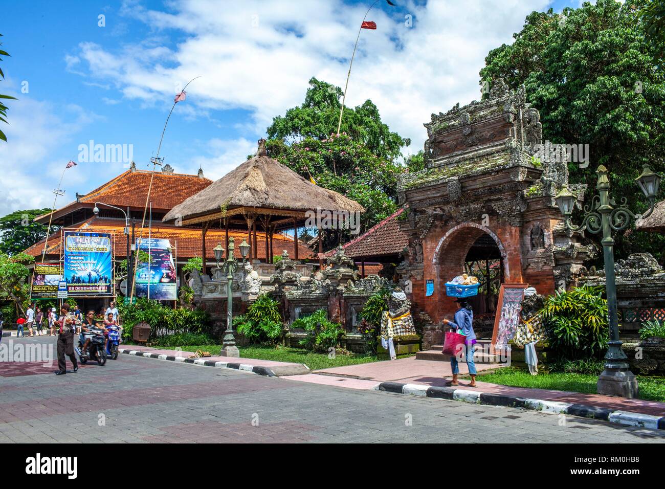 Ubud street scene hi-res stock photography and images - Alamy