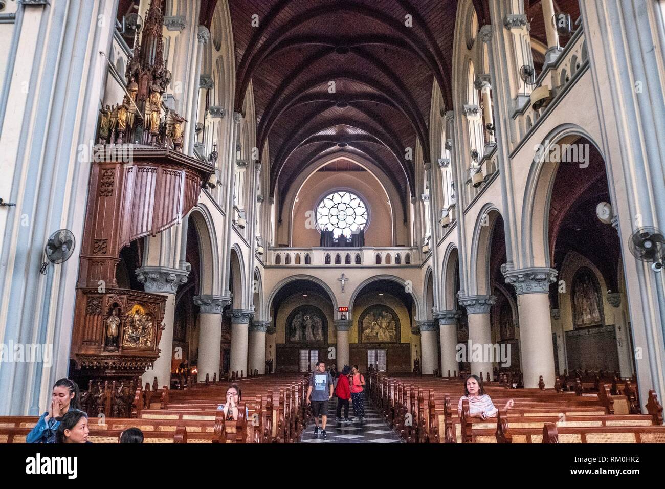 Eastern catholic church mass hi-res stock photography and images - Alamy