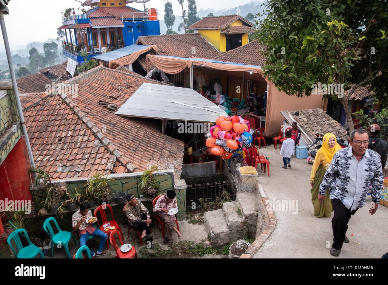 Indonesia traditional party hi-res stock photography and images - Alamy