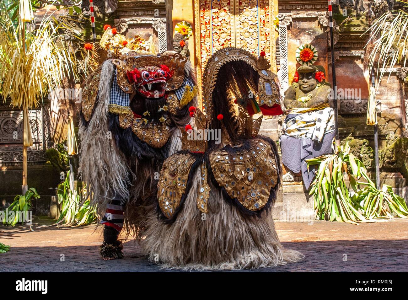 Barong and kris show hi-res stock photography and images - Alamy