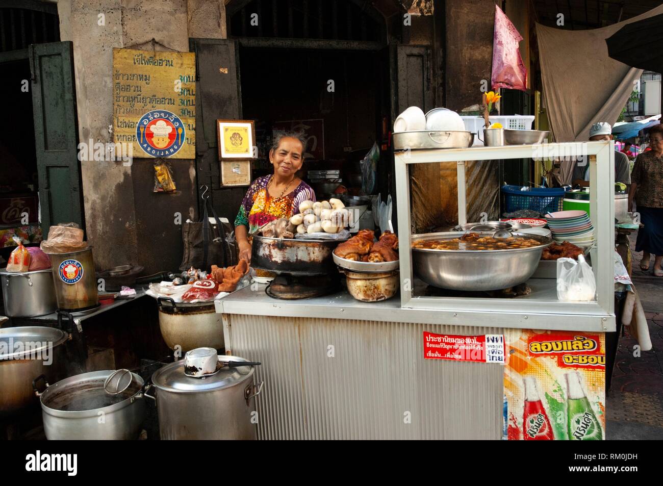 Bangkok food market stall hi-res stock photography and images - Alamy