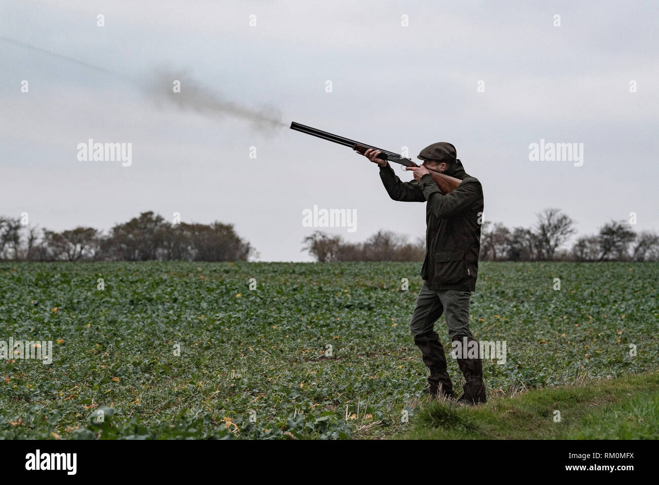 Snipe shooting hi-res stock photography and images - Alamy