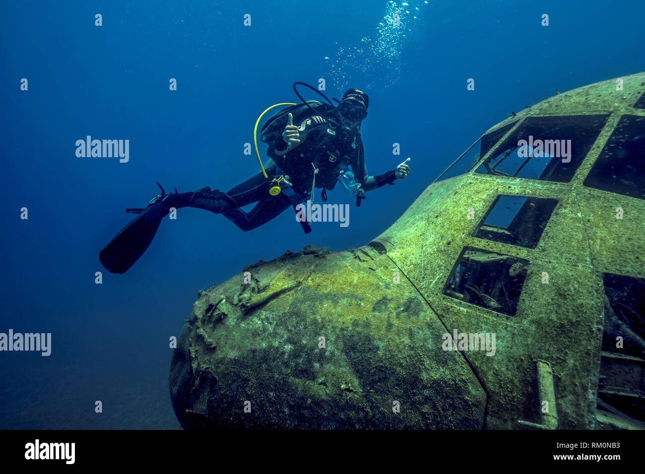 Diver tank wreck red sea hi-res stock photography and images - Alamy