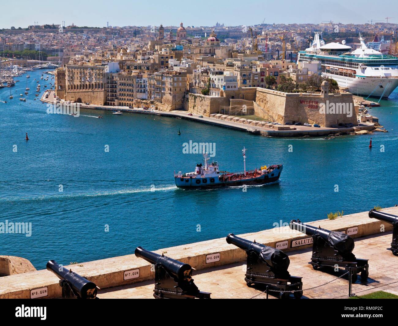 War siege memorial in The Valletta. Malta Stock Photo - Alamy