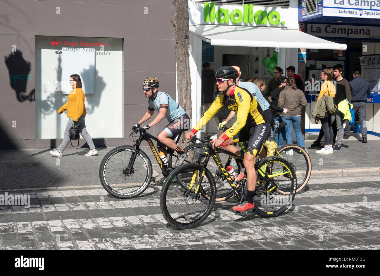 Men On Bikes Stock Photos & Men On Bikes Stock Images - Alamy