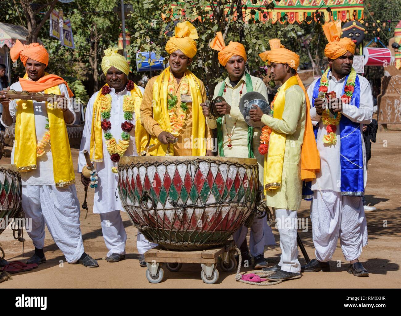 Drummer rajasthani hi-res stock photography and images - Alamy