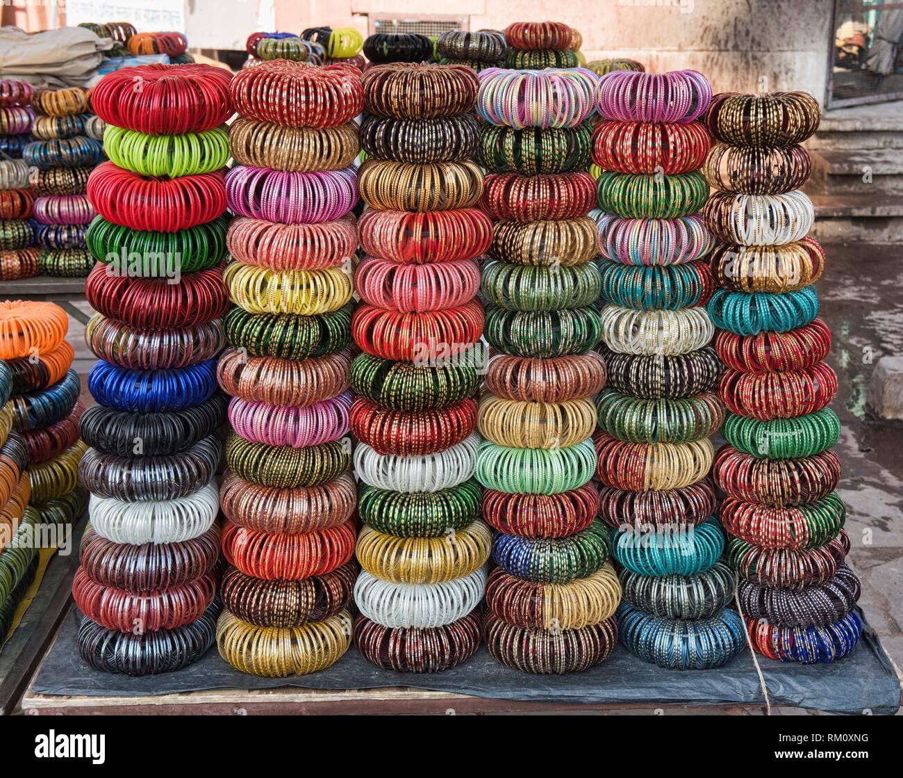 Indian woman selling bangles hi-res stock photography and images - Alamy