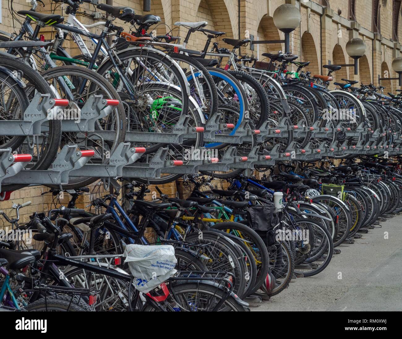 Stacked bicycle racks at the main train Station in York, England Stock ...