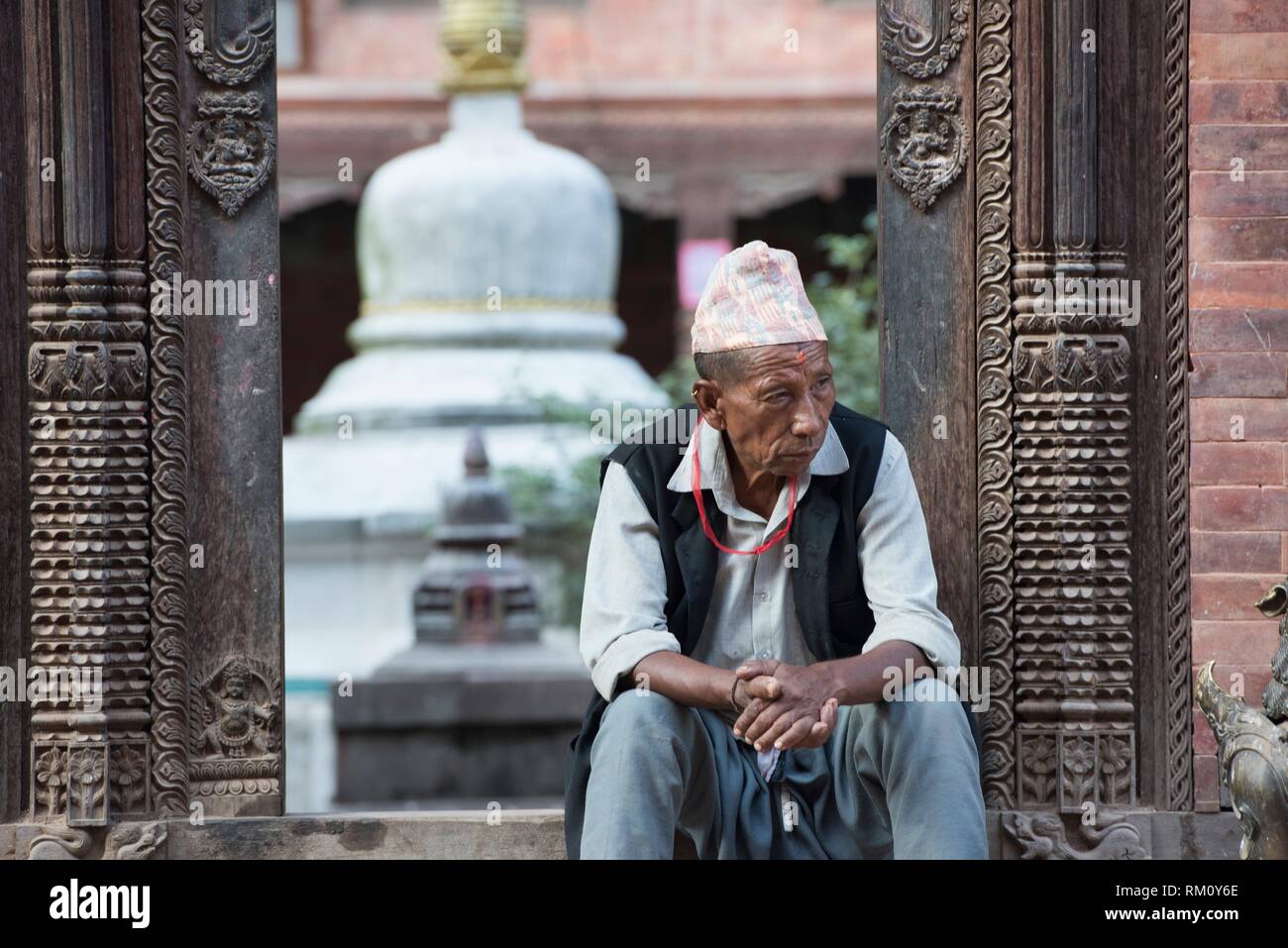 Sitting temple hi-res stock photography and images - Alamy