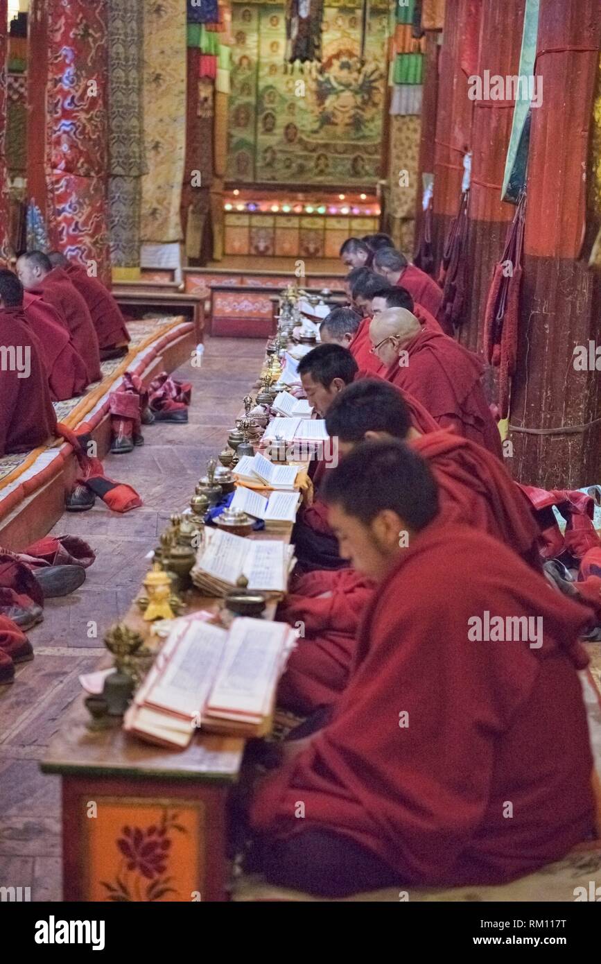 Tibetan chanting hi-res stock photography and images - Alamy