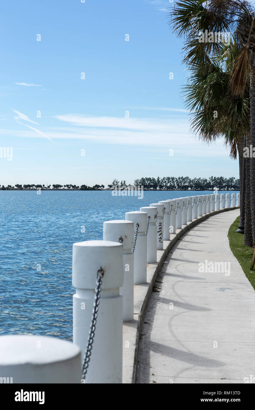 A view of the waterfront path towards Key Biscayne from downtown Miami ...