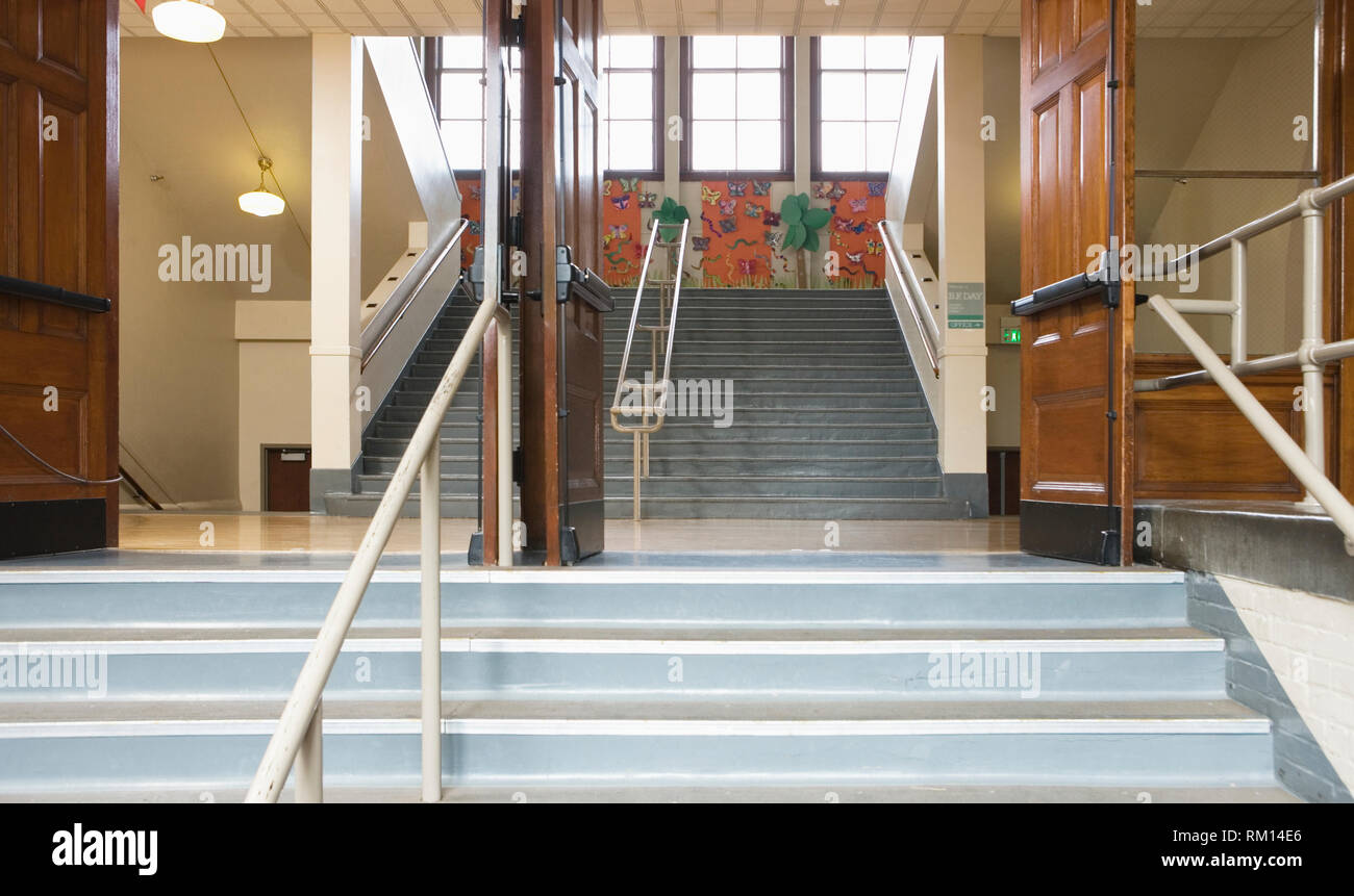 School building with doors open hi-res stock photography and images - Alamy