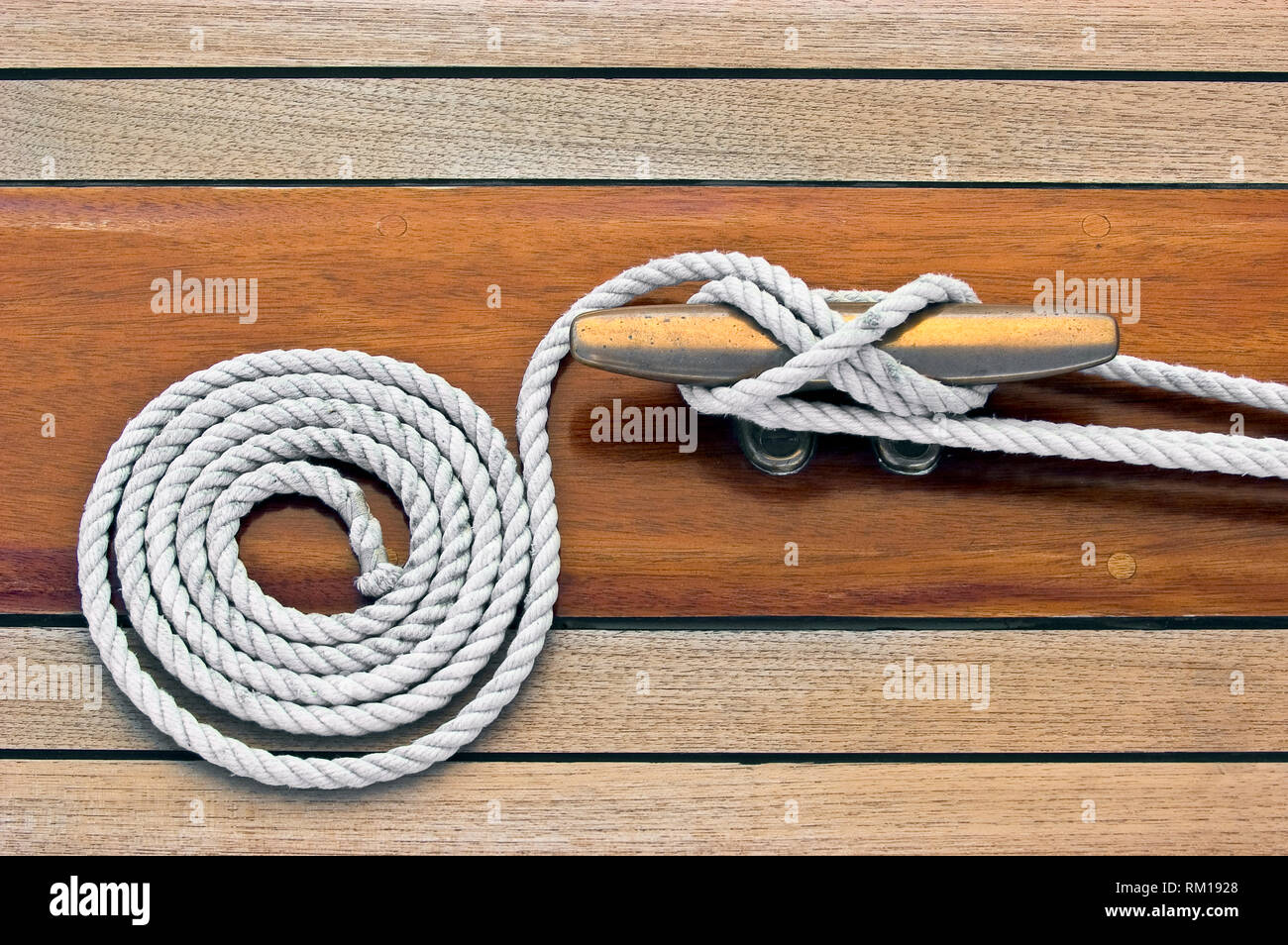 Cleat hitch knot hi-res stock photography and images - Alamy