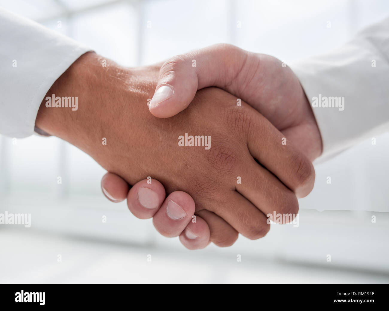 close up.handshake business people Stock Photo - Alamy