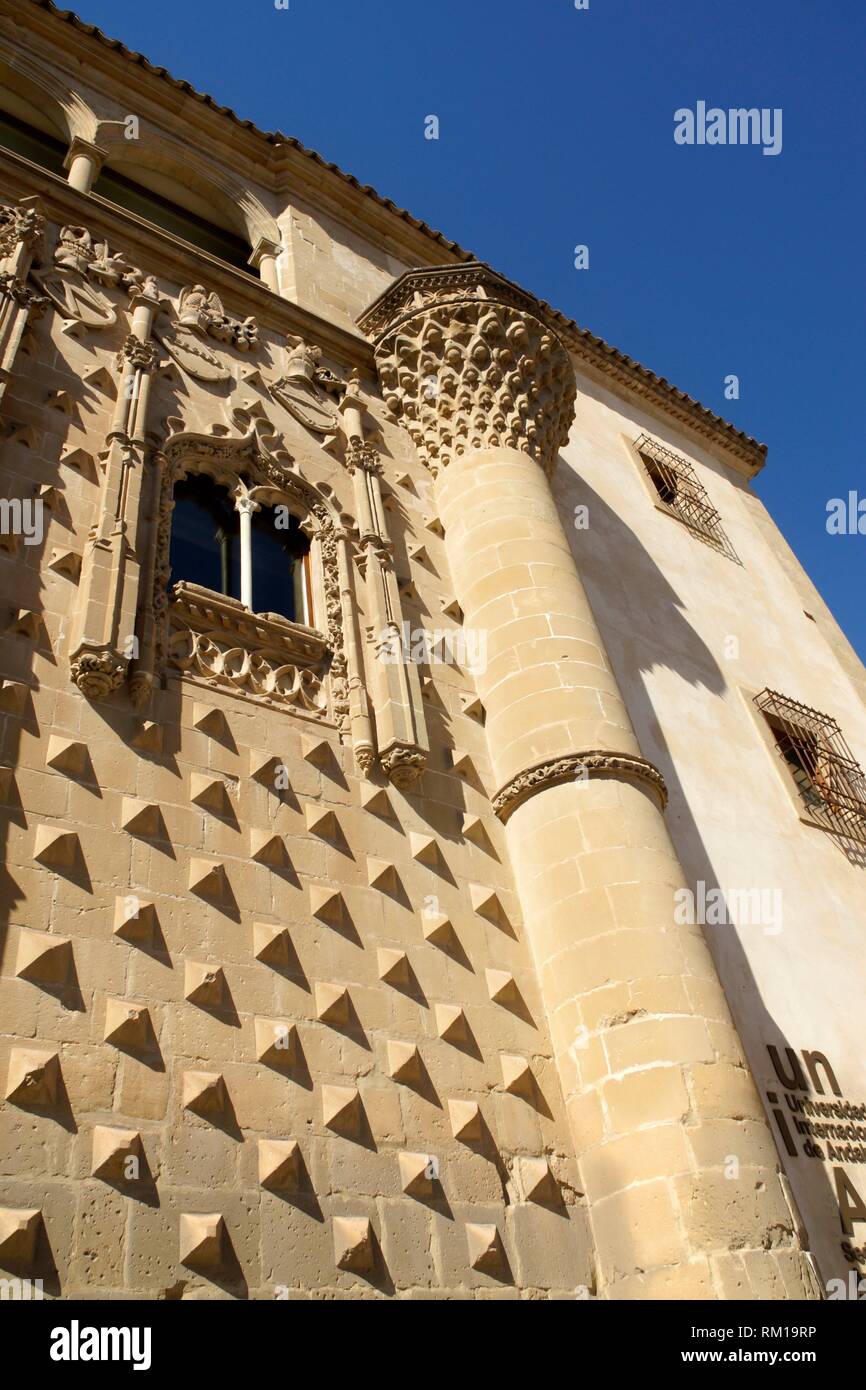 Buttress architecture hi-res stock photography and images - Alamy