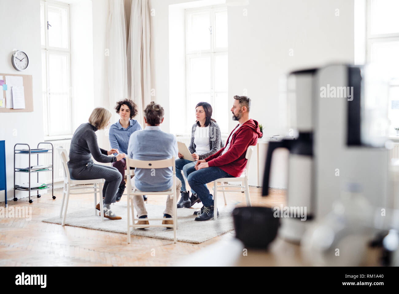 Meeting circle hi-res stock photography and images - Alamy