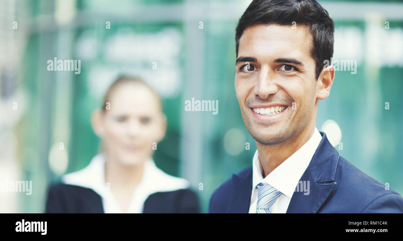 Outdoor portrait of smiling business people Stock Photo - Alamy