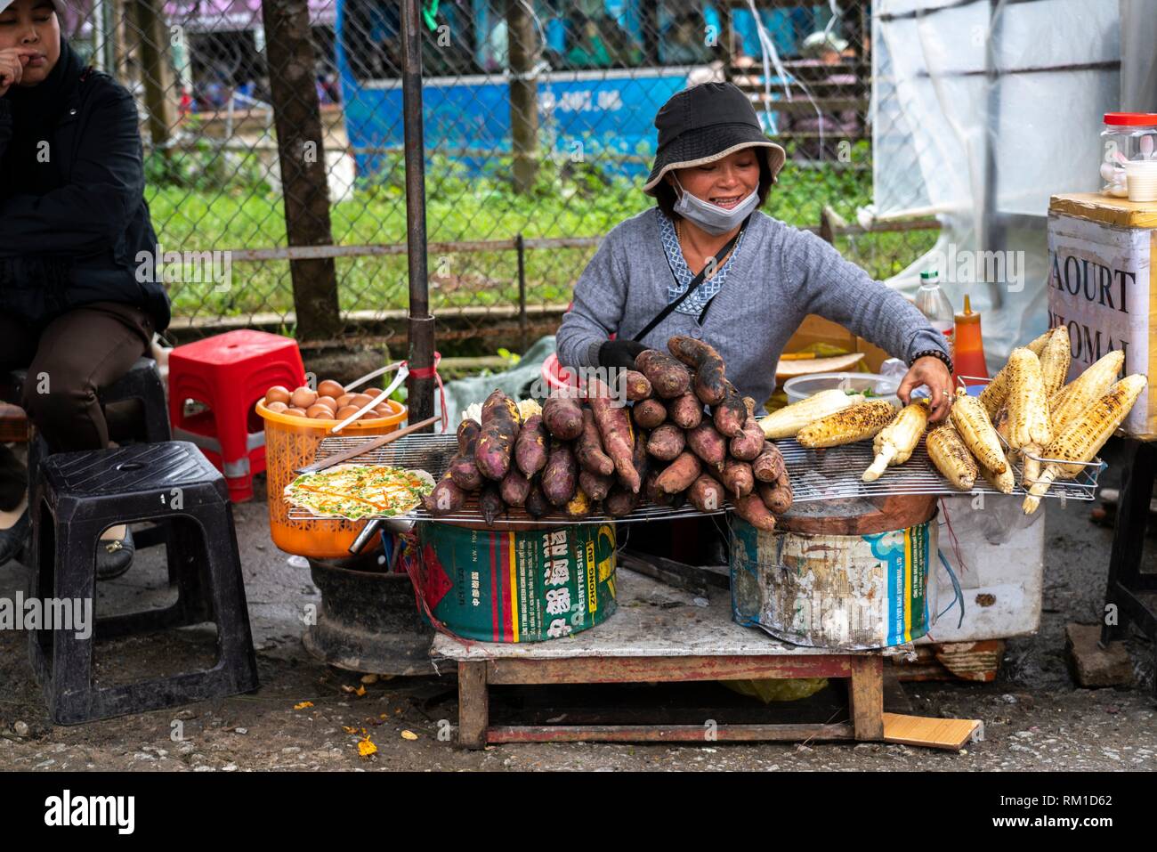 Female street vendor vietnam hi-res stock photography and images - Alamy